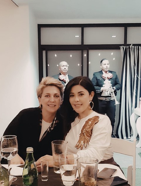 Sorprendió Edith Méndez a Karen Postlethwite en su cumpl... - El Mexicano