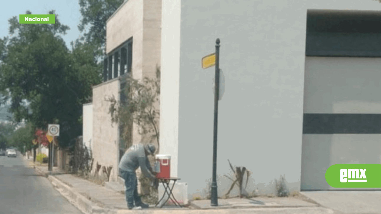 Vecina coloca agua fresca afuera de su casa para que per... - El Mexicano