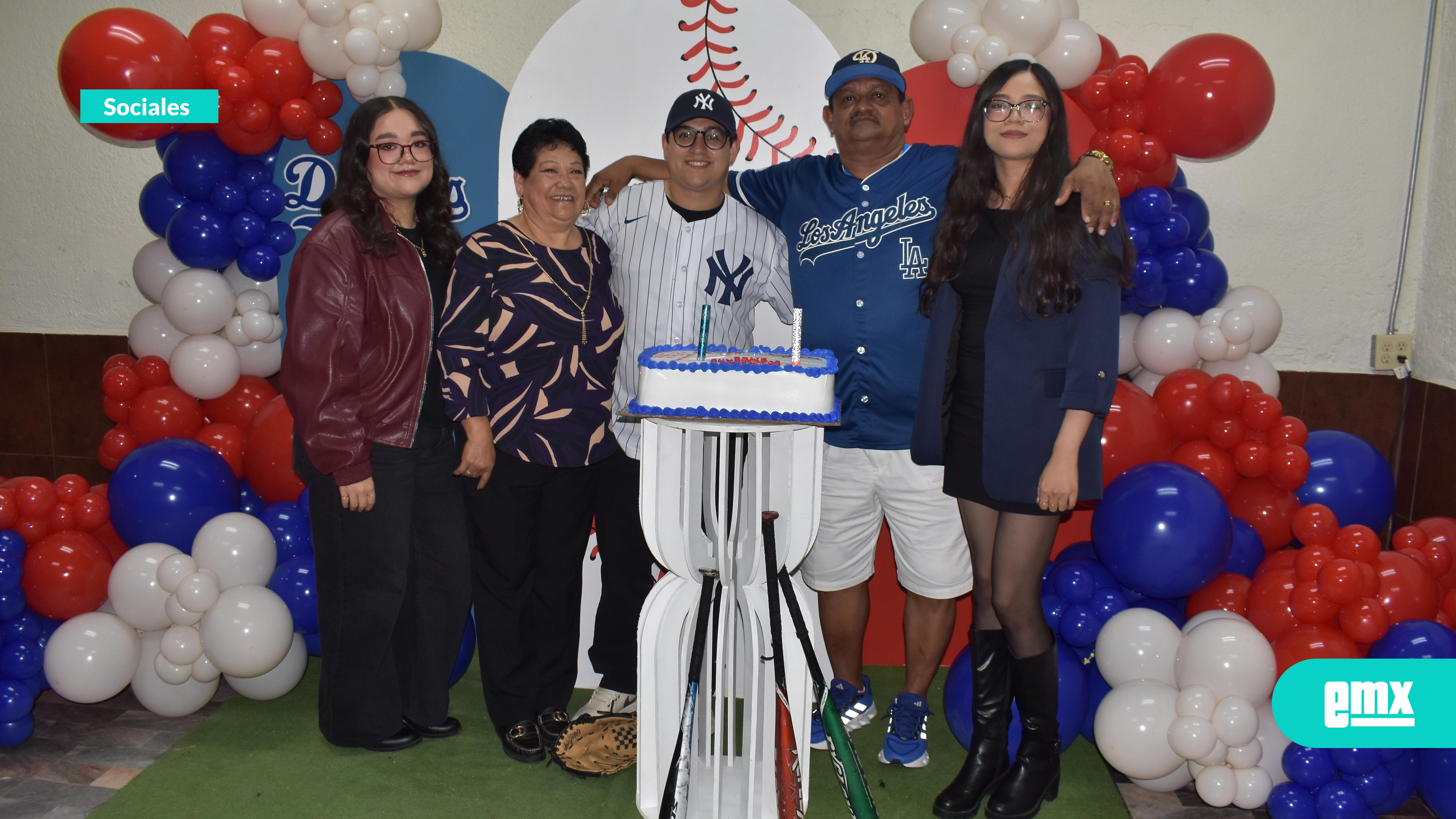 Celebran con ambiente beisbolero los cumpleaños de Gonza... - El Mexicano